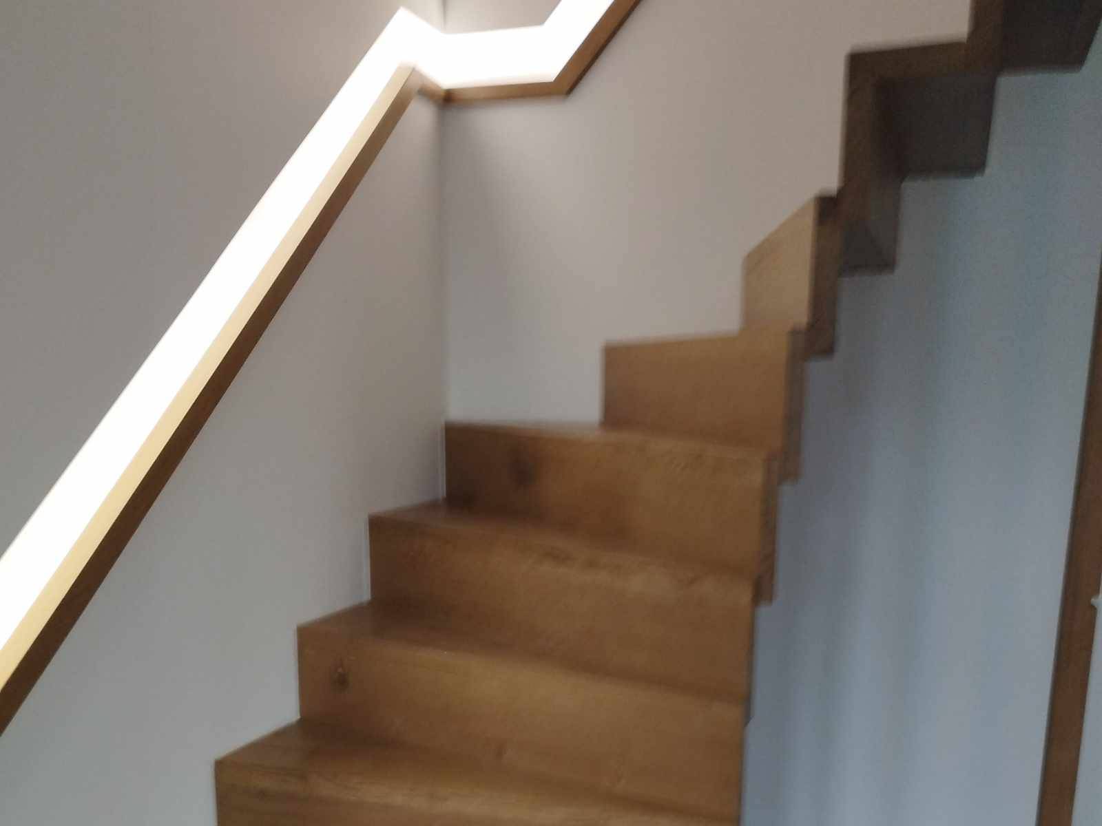Fabrication et pose d'escalier bois sur-mesure
